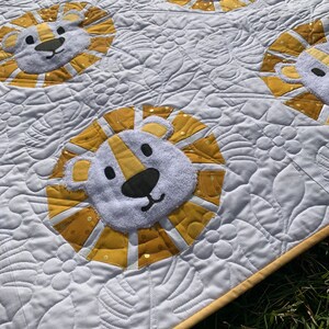 Dandy Lions Baby Quilt - Etsy