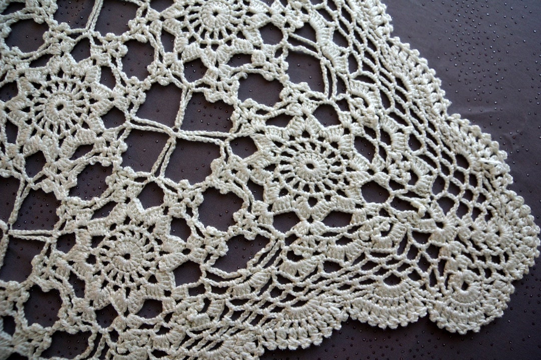 Vintage Round Crochet Doilie White Handmade Dolie Vintage Lace Doilie ...