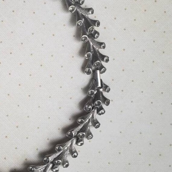 Vintage Choker Necklace. Fluted Clusters, like a flo… - Gem