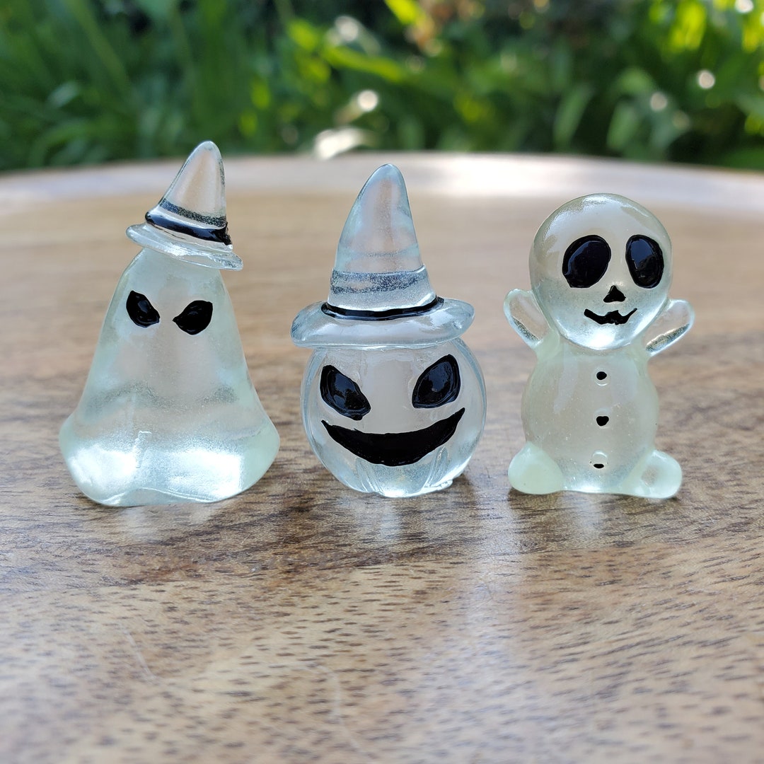 Glow in the Dark Halloween Set - Luminous Spooky Figurine Set of 6 ...