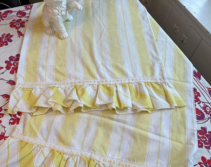 Vintage 70s Yellow and White Pillowcase Set - Pretty Ruffle Pillowcases ...