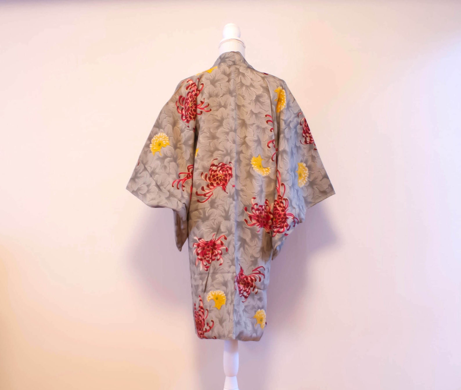 Gray with pink yellow flower Haori / kimono jacket / vintage | Etsy