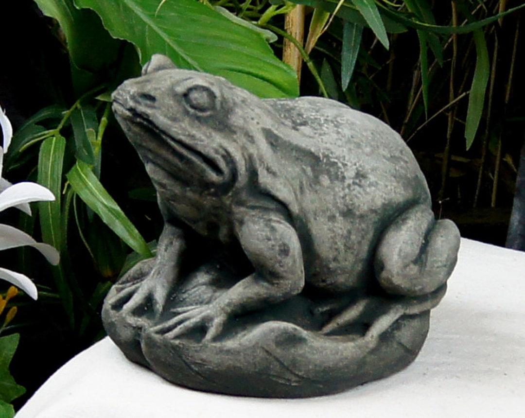 Garden Frog Concrete Garden Statue Cement Toad Figurine Cast Stone ...