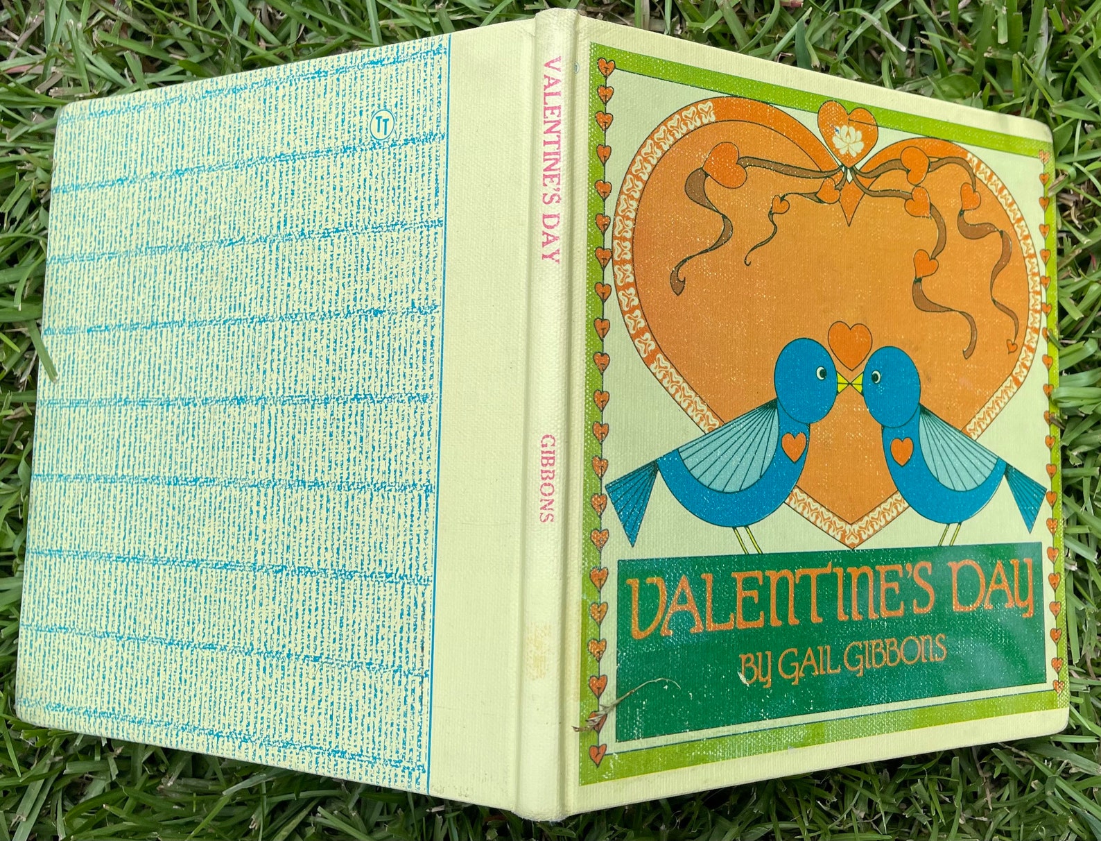 Valentine's Day, by Gail Gibbons, 1986 HB - Etsy
