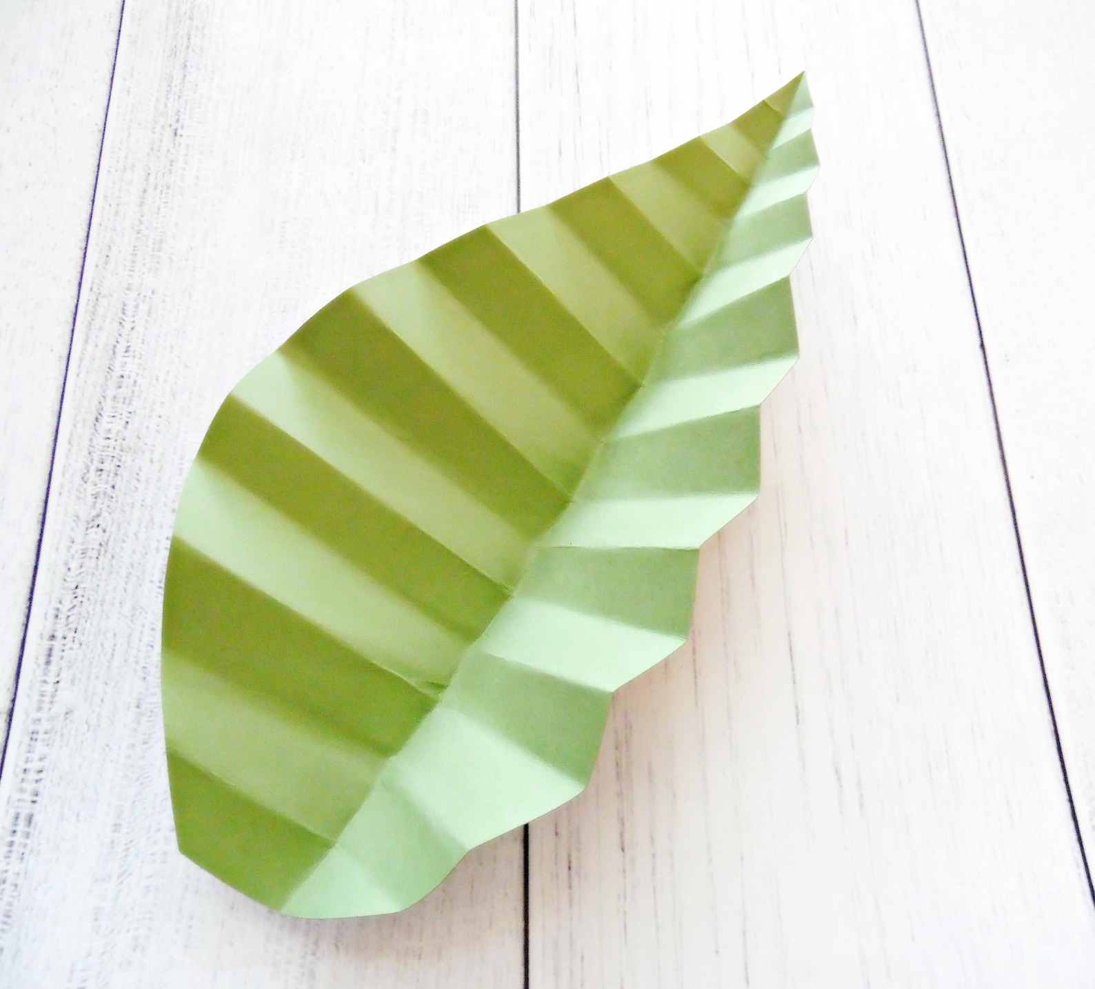 Easy Large Paper Flowers, DIY Giant Flower Templates & Instructions ...
