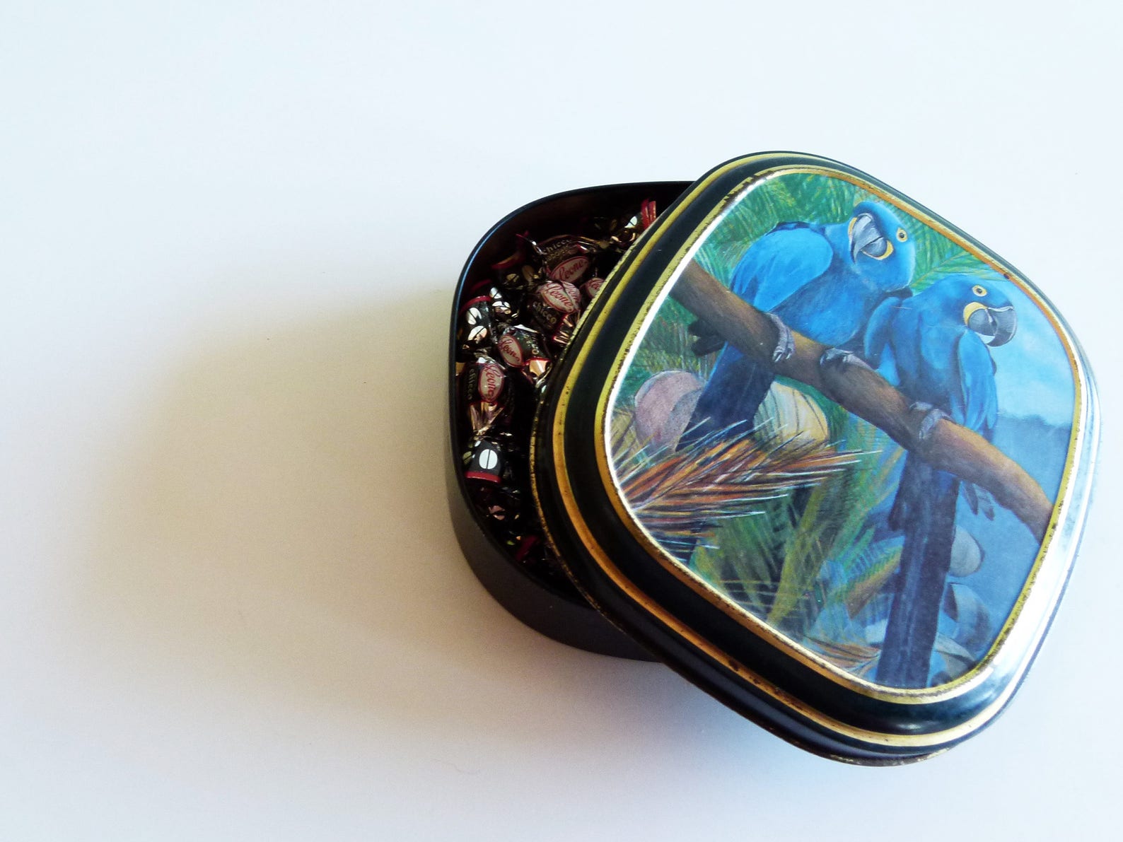 1 Vintage Candy Box '90 With Parrots - Candy Box Bentley's of London ...