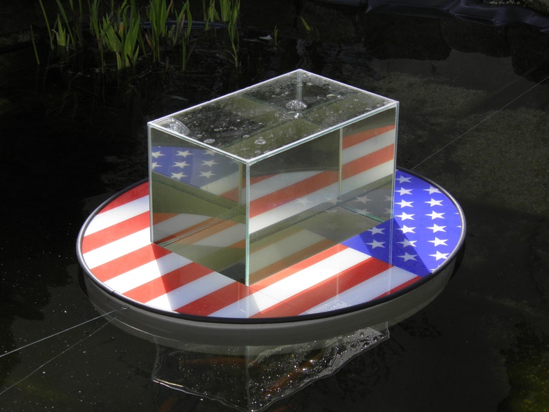 Flying-aquarium-oval© "elegance" 2500 US Flag the Floating Pond ...