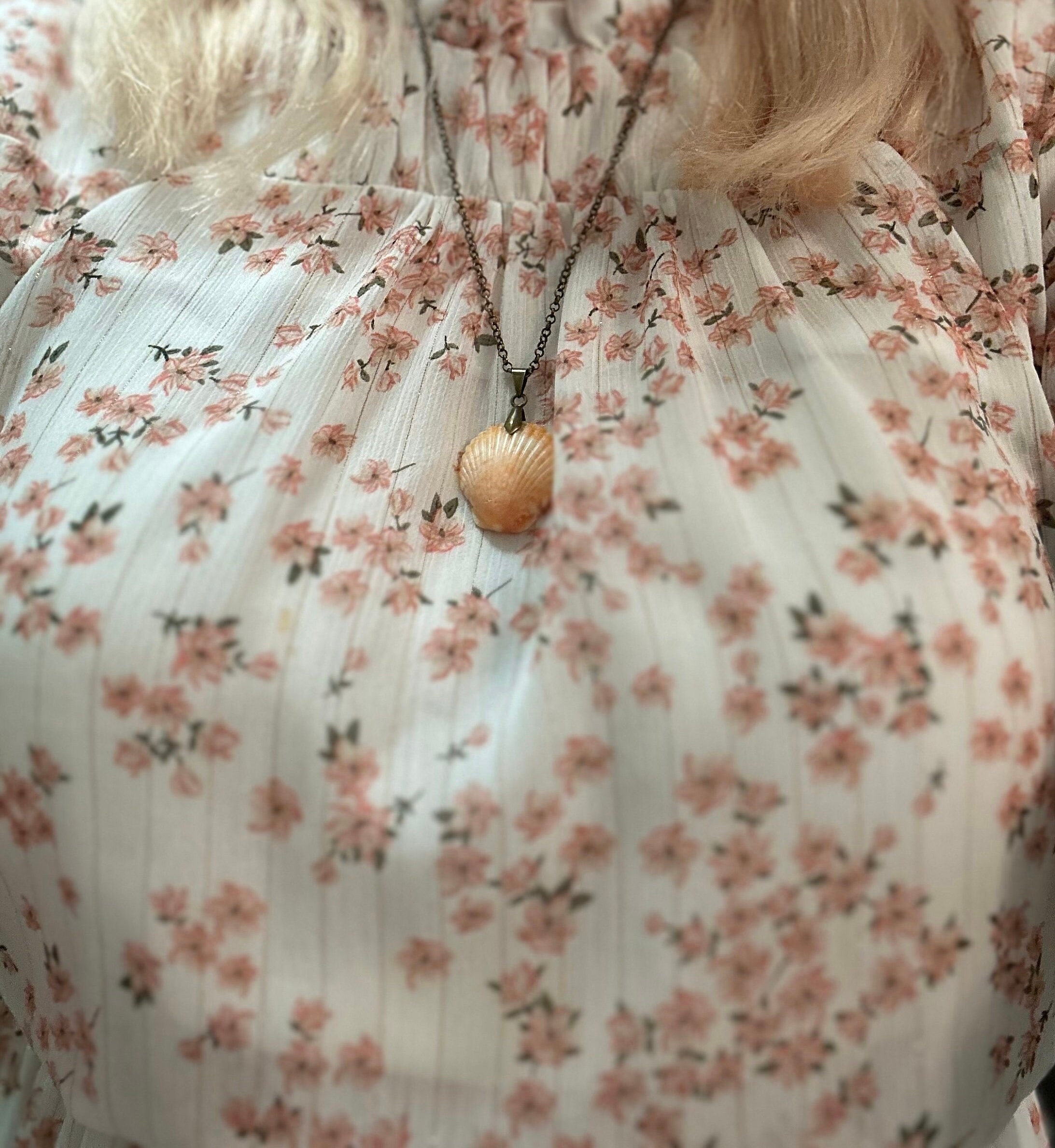 Coral Colored Scallop Shell Necklace - Etsy
