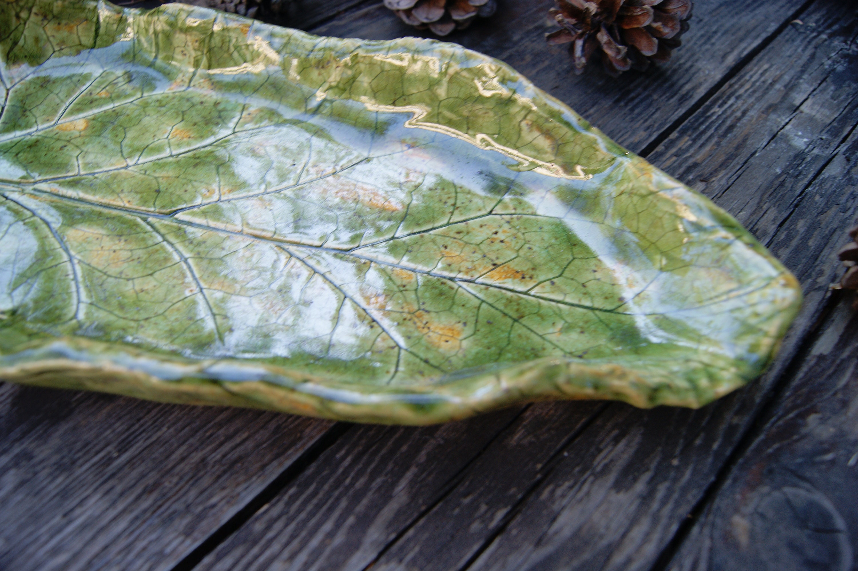 Large ceramic leaf platter gren Plateau green Home Decor | Etsy