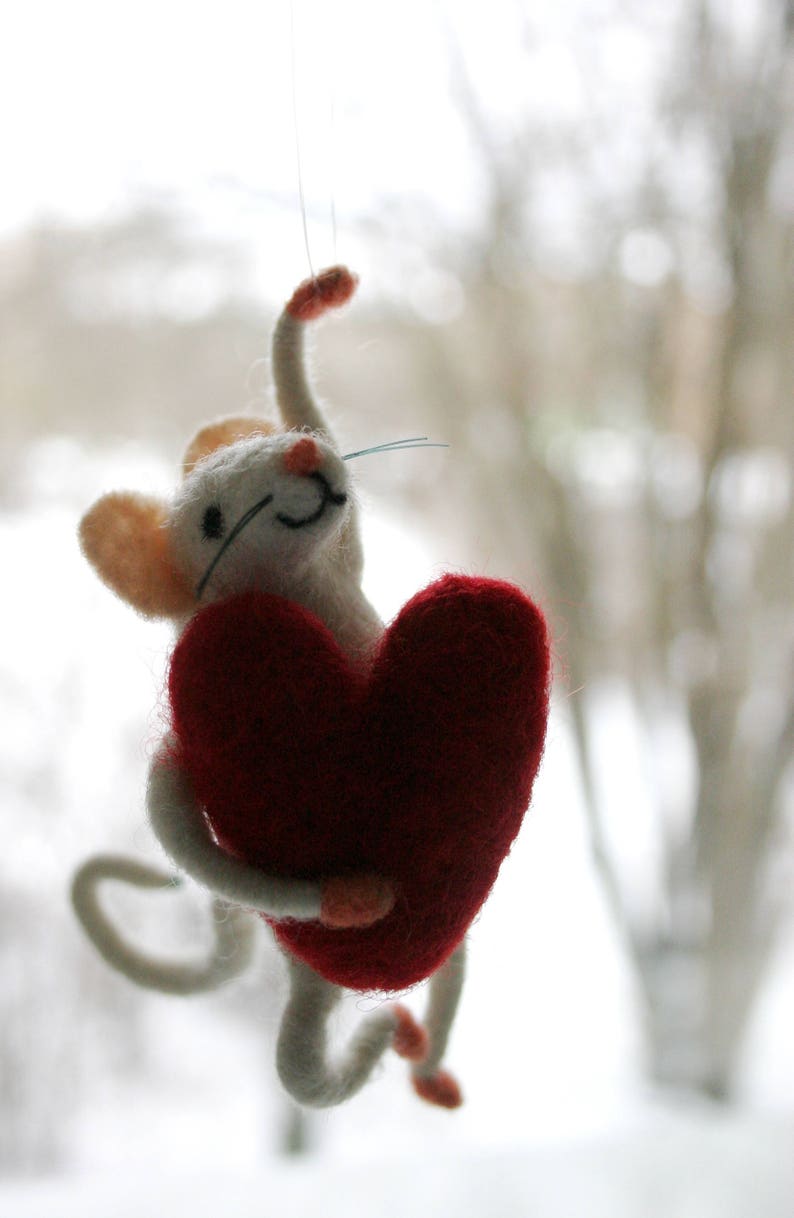 Felted Mouse With a Heart, Wool Ornament Loop, Felt Mice, Mouse in Love ...