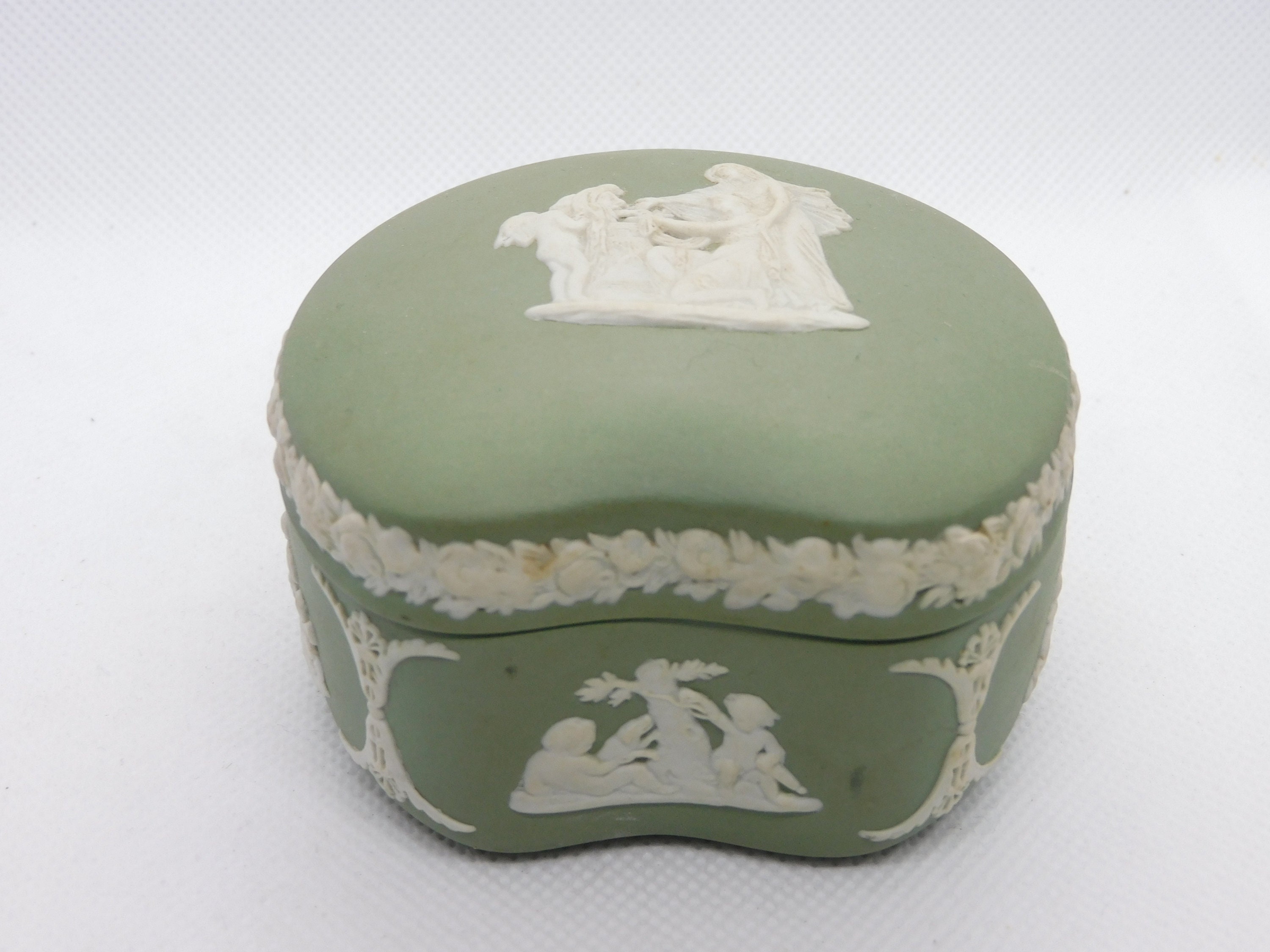 Fine Art Ceramics Wedgwood Green Lidded Trinket Box Classical Scenes ...