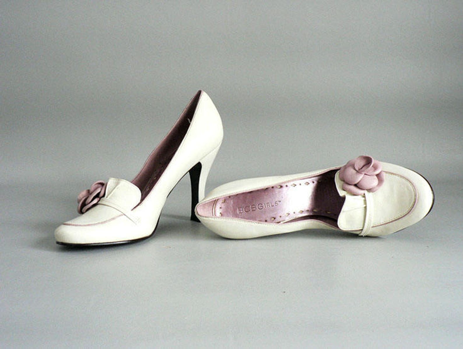 Women 7 Bone / Pink Leather Pump With Pink Flower Front | Etsy