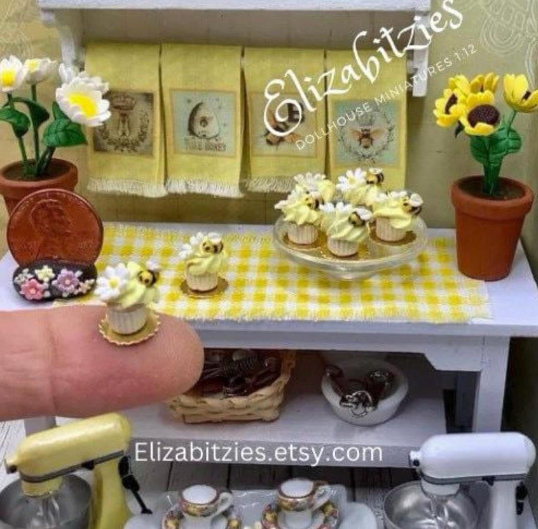 Dollhouse Miniature Bee Cupcakes (set of 2) 1:12 Scale - Etsy