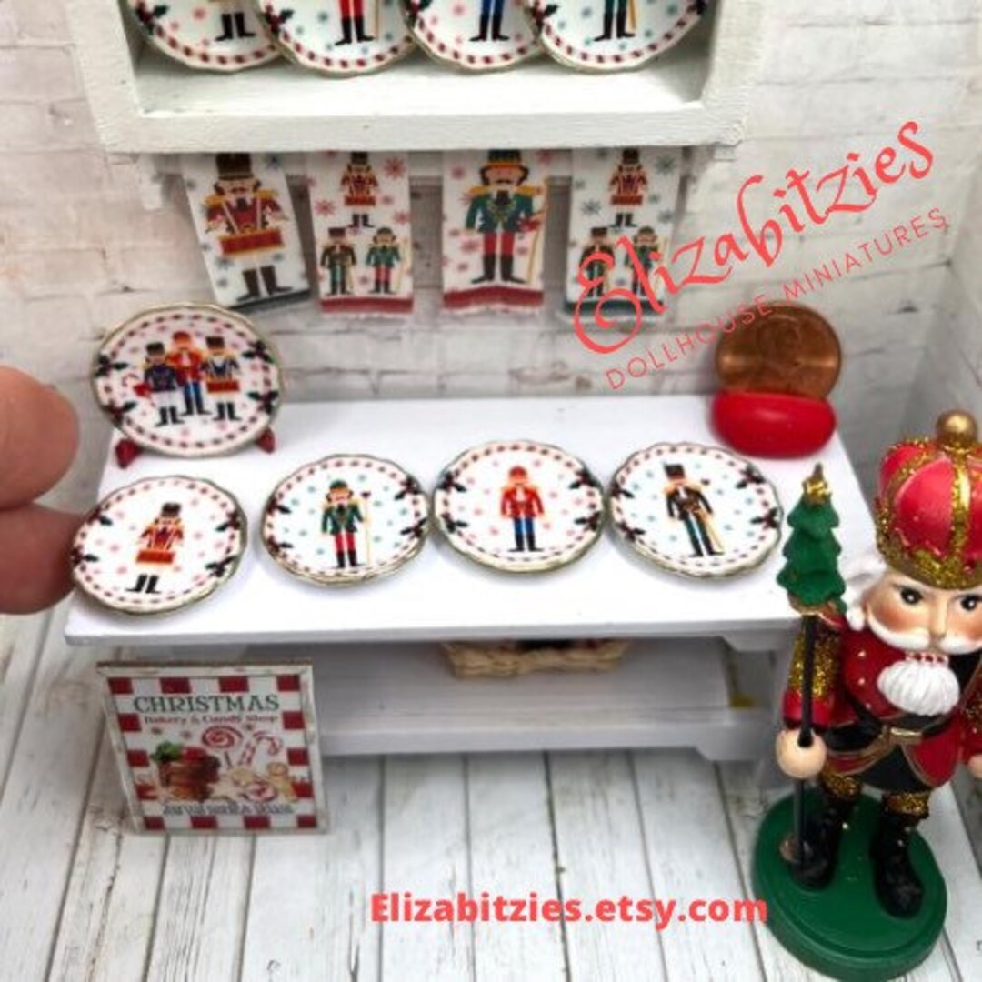 Miniature Dollhouse Nutcracker Plates 1:12 Scale Red Green White With ...