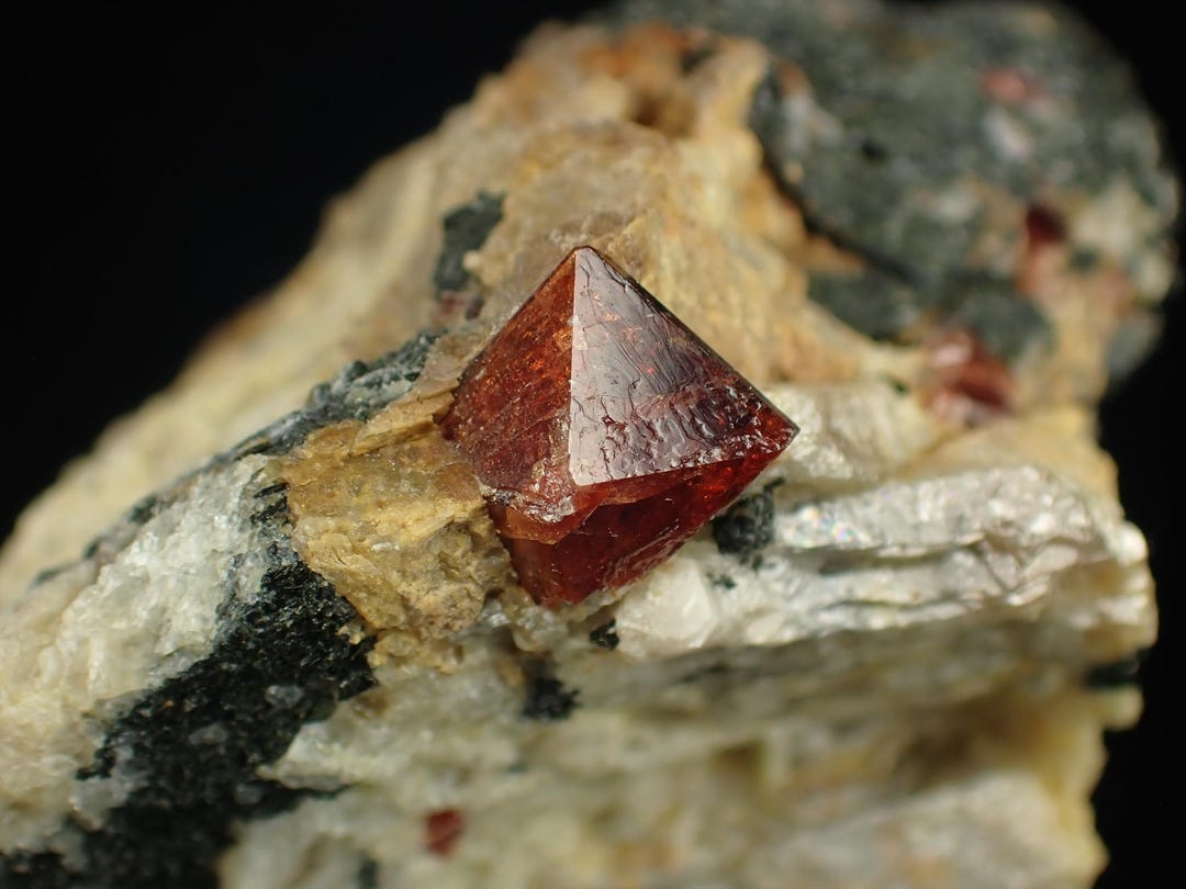 Red Zircon Fluorescent Crystals on Matrix: Haramosh Mts, Pakistan - Etsy UK
