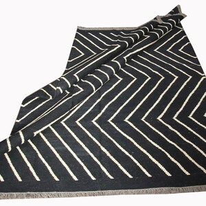 Black and White/off-white Zigzag Rug, Zigzag Area Rug, Bedroom Rug ...