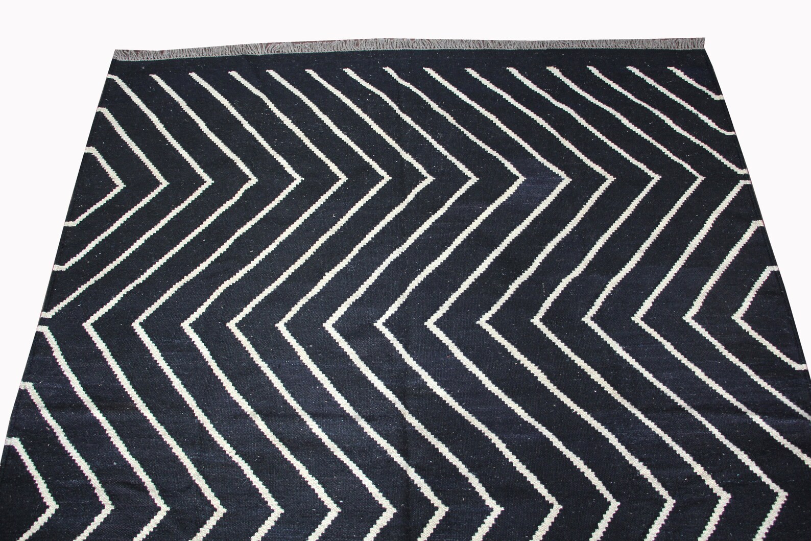 Black and White/off-white Zigzag Rug Zigzag Area Rug Bedroom - Etsy