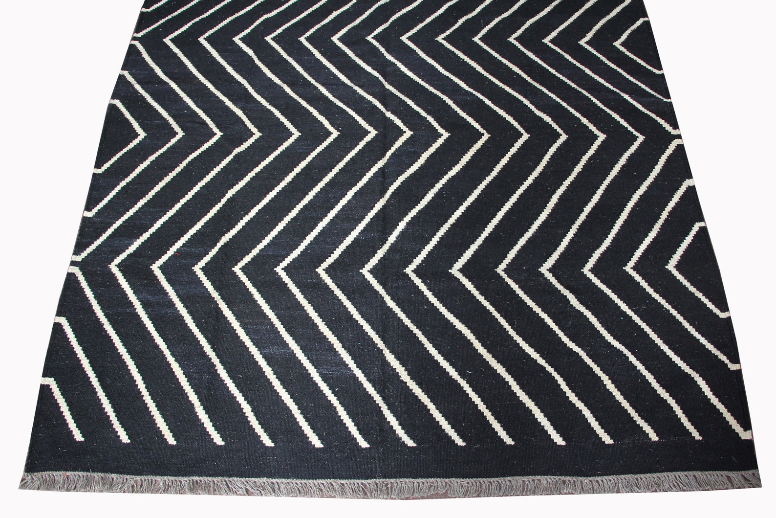 Black and White/off-white Zigzag Rug, Zigzag Area Rug, Bedroom Rug ...