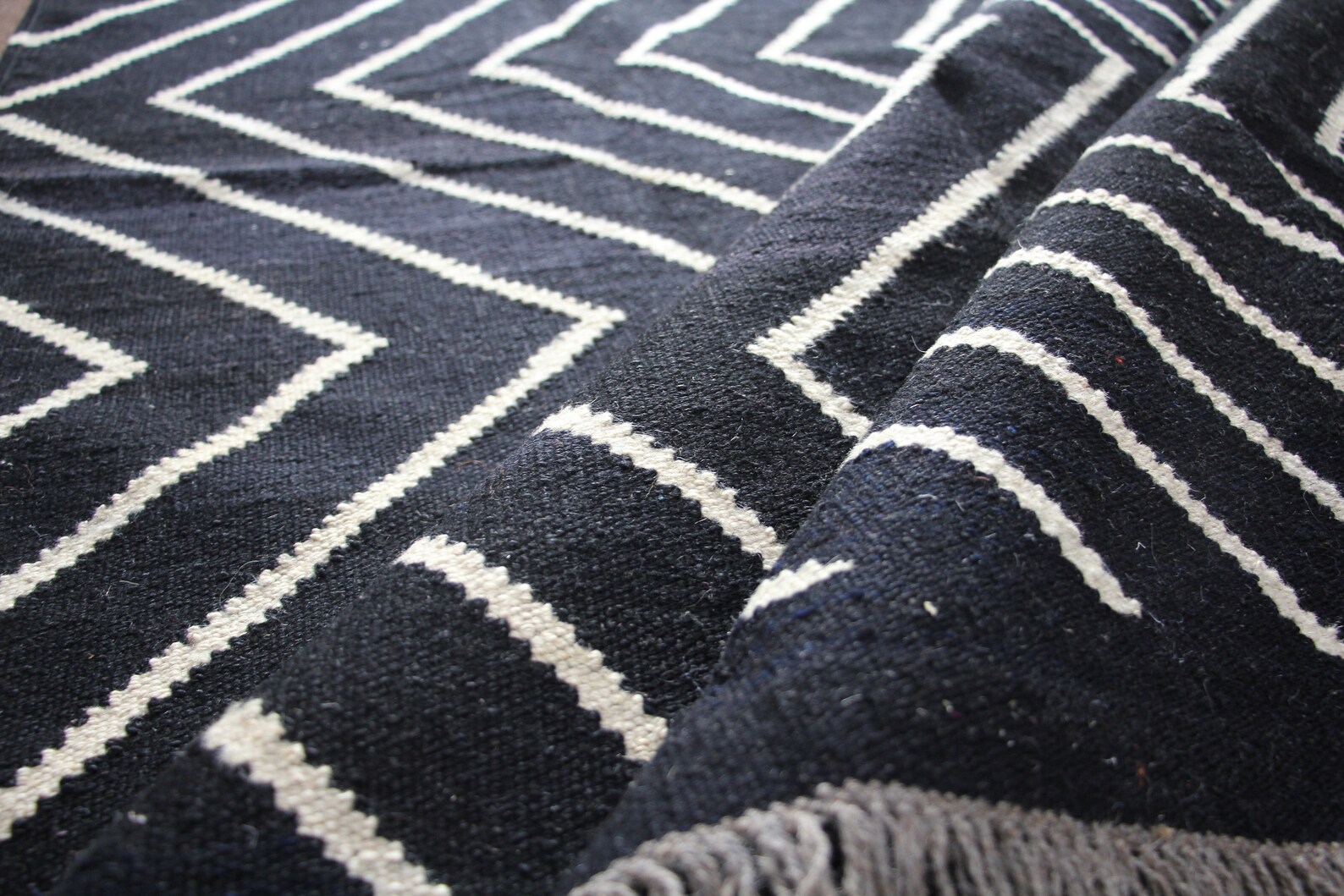 Black and White/off-white Zigzag Rug Zigzag Area Rug Bedroom | Etsy