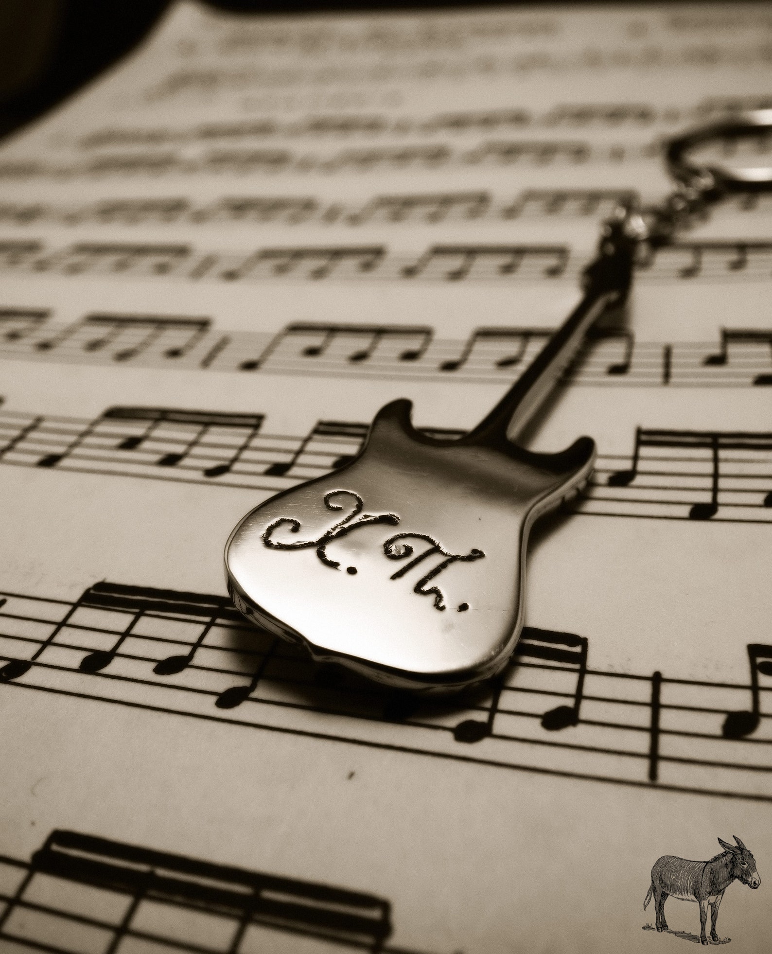 Handmade keychain with musical instrumentsbouzoukiacoustic | Etsy