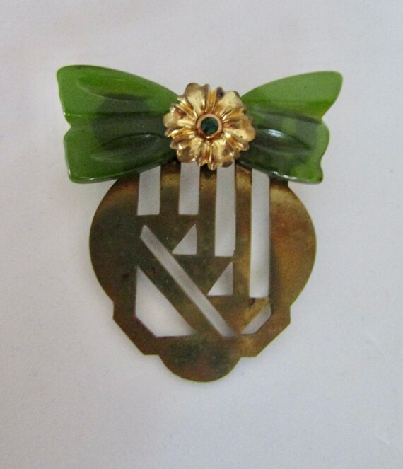 Art Deco Lime Cream Green Carved Bakelite Bow Flower … - Gem