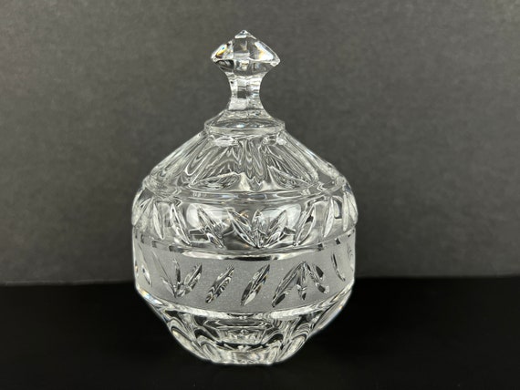Vintage Clear Cut Glass Small Round Glass Dish with L… - Gem