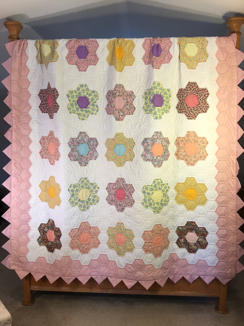 QUILT, Handmade, Flower Garden Pattern, Full/queen Size - Etsy