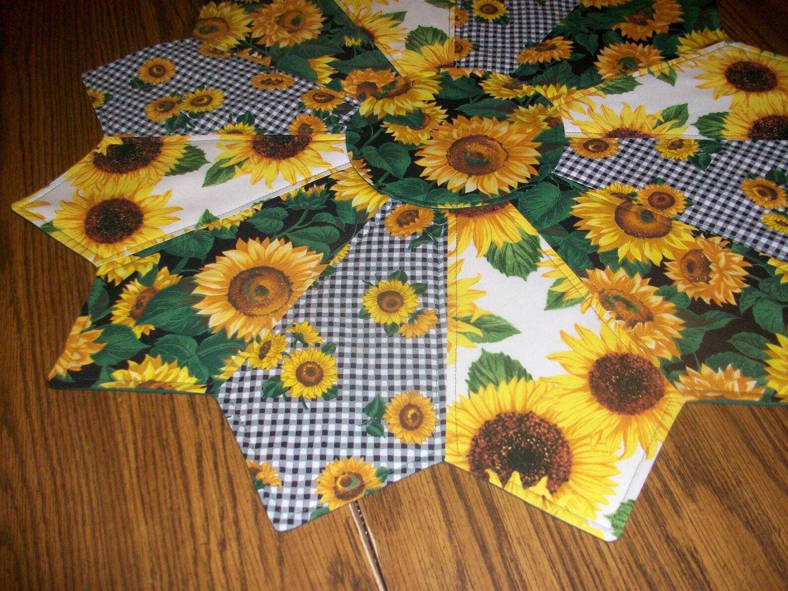 Quilted Table Topper Sunflowers, Sunflowers and More Sunflowers With ...