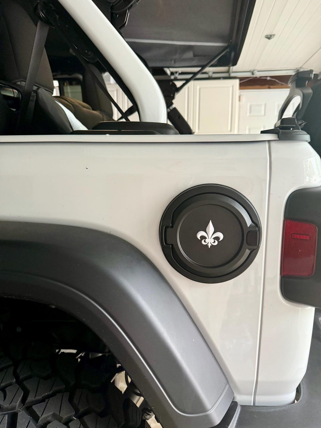 Fleur De Lis Blk W White in 3d for Jeep Wrangler JK/JKU Flag Gas Cap ...
