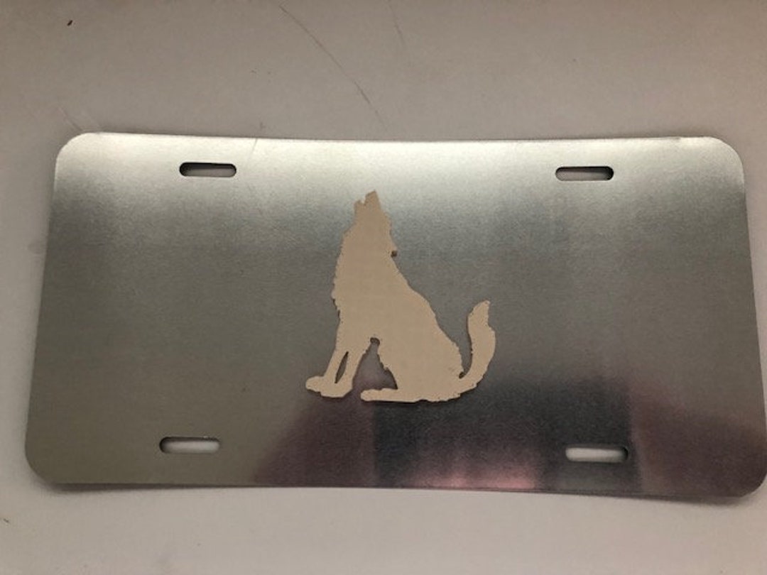 Wolf Howling in 3D Version - Unique - Grey With White License Plate ...