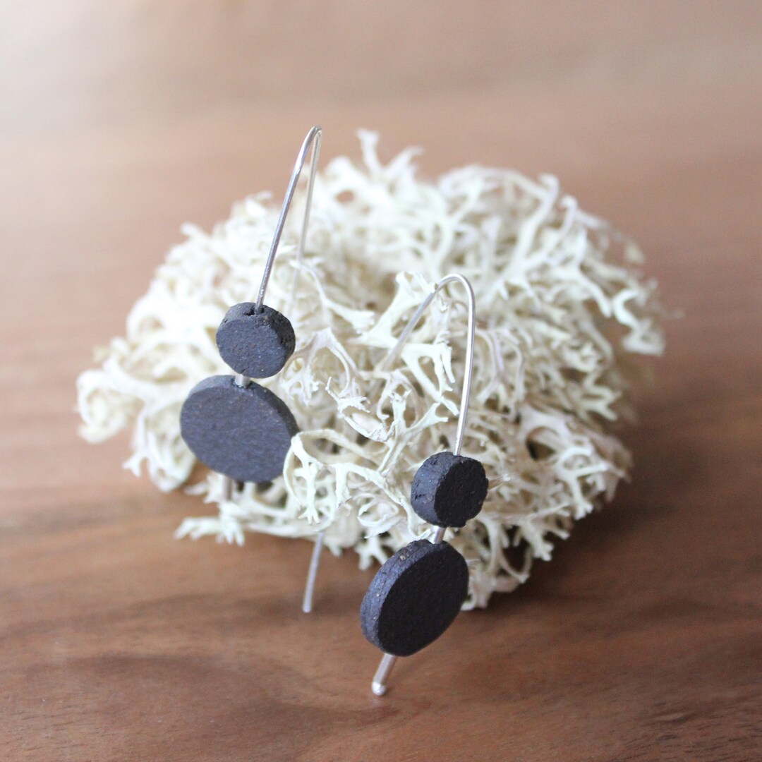 Round Sleepers in Black Sandstone Ceramic and 925 Silver, Contemporary ...