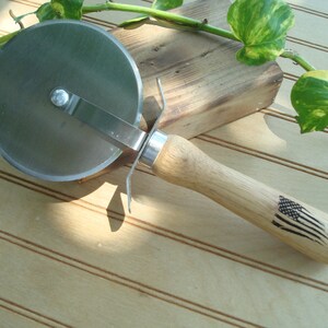 Personalized Pizza Cutter Wood Handle Pizza Cutter Custom Logo, Animal ...