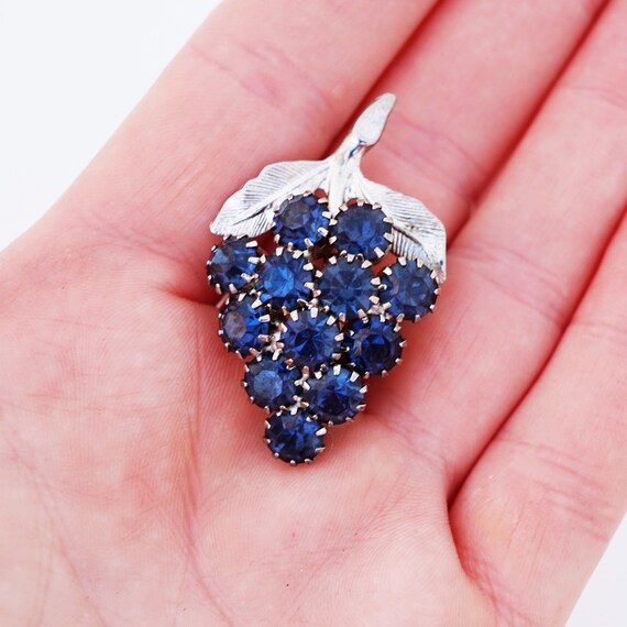 Sapphire Crystal Grape Bunch Brooch, 1960s - Gem