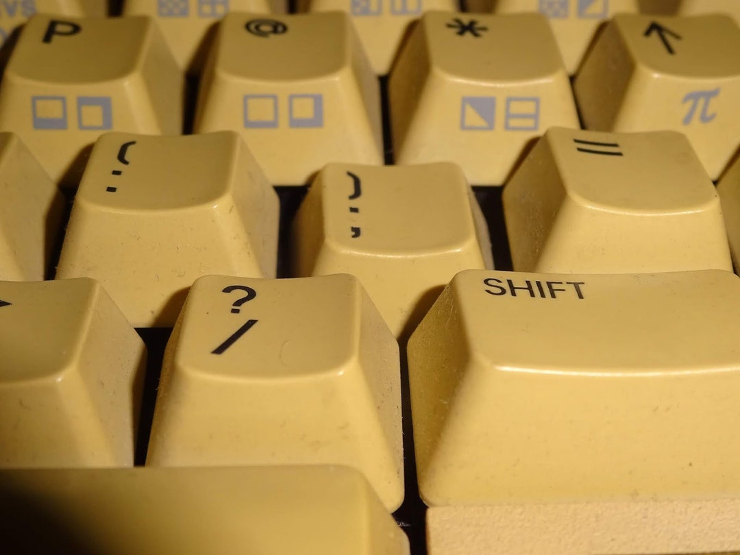 Commodore 128 Original Key. Comes With Plunger and Spring. - Etsy UK