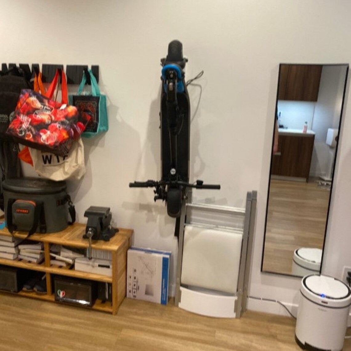 Scooter wall support /Soporte de pared para patinetes /Support | Etsy