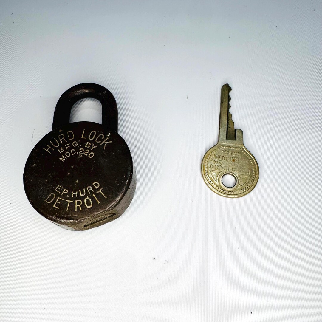 Antique/vintage E.P. Hurd Detroit Model 220 Brass Padlock W/ Key, Round ...