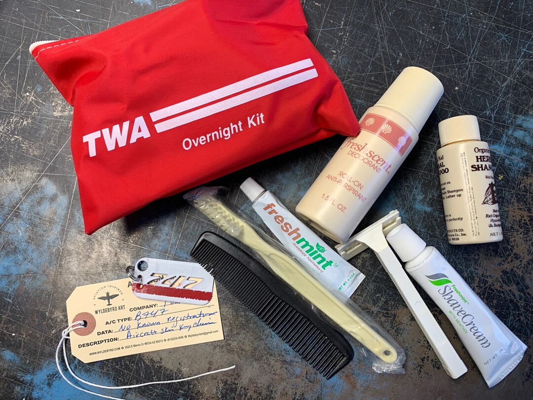 Red Vintage TWA Overnight Kit & B747 Aircraft Fuselage Key Chain Bundle ...
