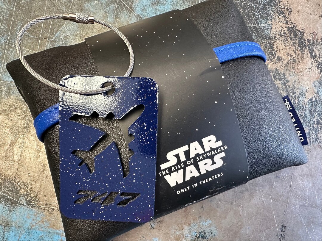 United Airlines Star Wars Amenity Kits With UAL Aircraft Skin Luggage ...