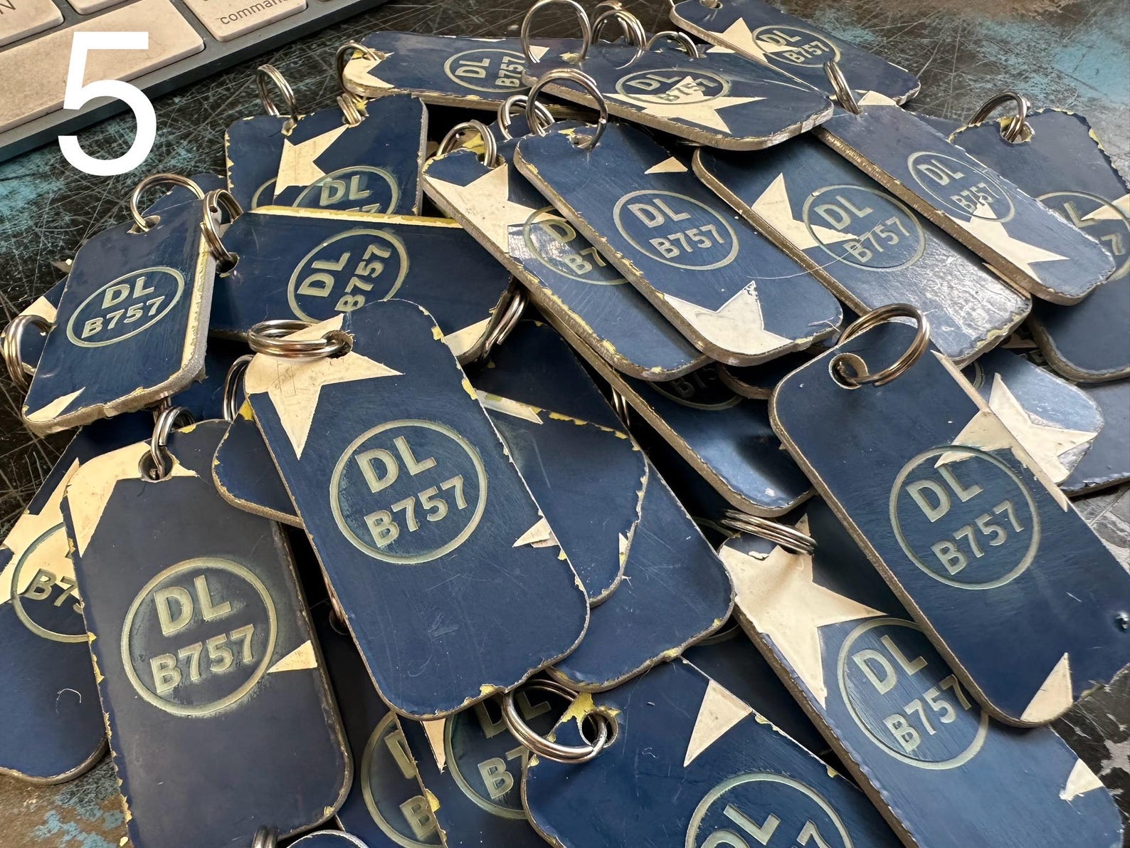 Delta B757 Fuselage Skin Key Fob - Etsy