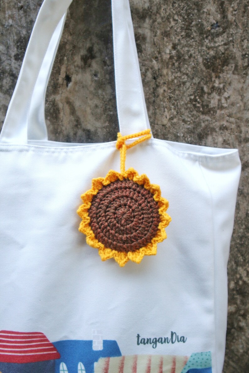 Crochet Portable Mirror Cover for Bag Charm. Handmade Compact Mirror ...