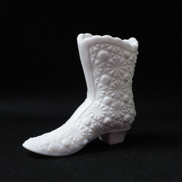 Milk Glass Daisy - Etsy