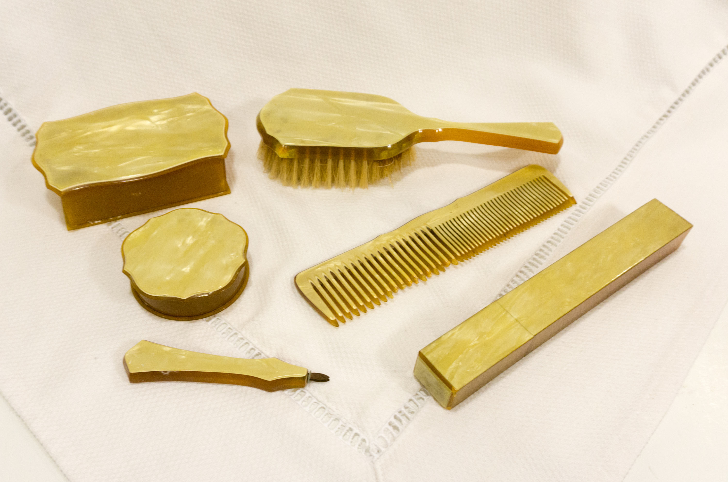Vintage Bakelite Art Deco Vanity Dresser Dressing Table Set