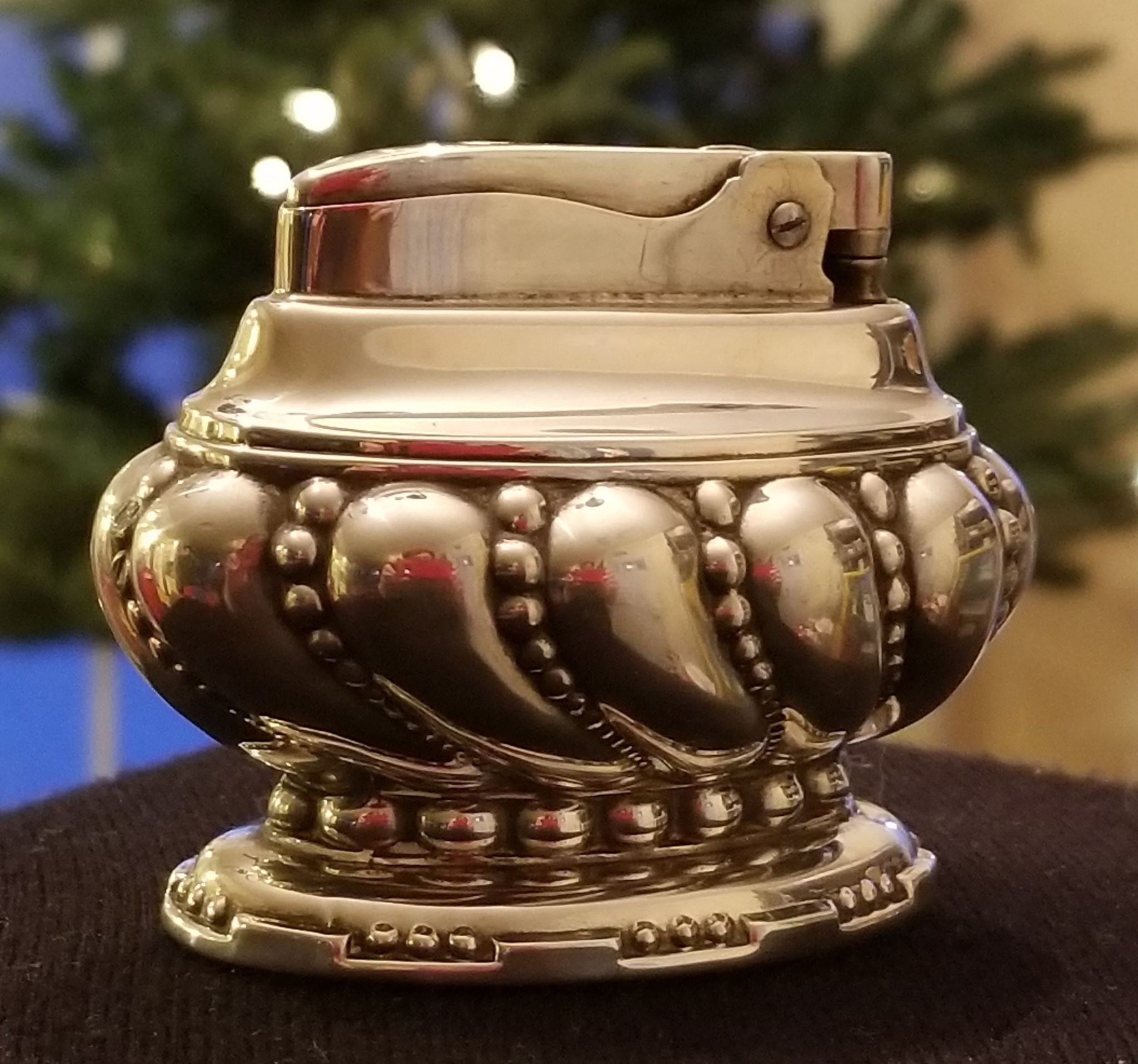 Silver Plated 1940s Ronson Crown Vintage Elegant Table Lighter