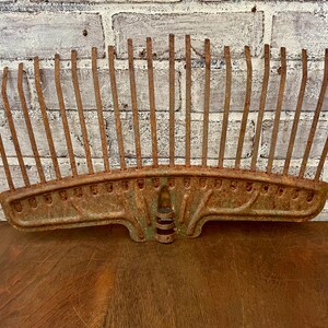 Green Metal Leaf Rake Square Head Vintage Rusty & Crusty Tool ...