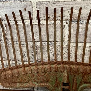 Green Metal Leaf Rake Square Head Vintage Rusty & Crusty Tool ...