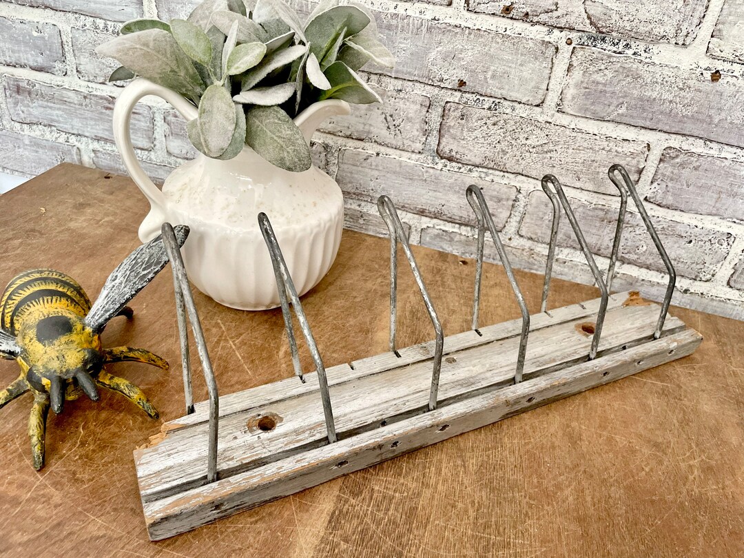 Repurposed Fan Belt Rack: Rustic Coat, Hat & Towel Holder - Etsy