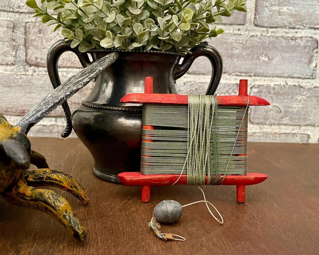 Red Hand Held Fishing Reel With Green Line and Weights! Vintage String ...