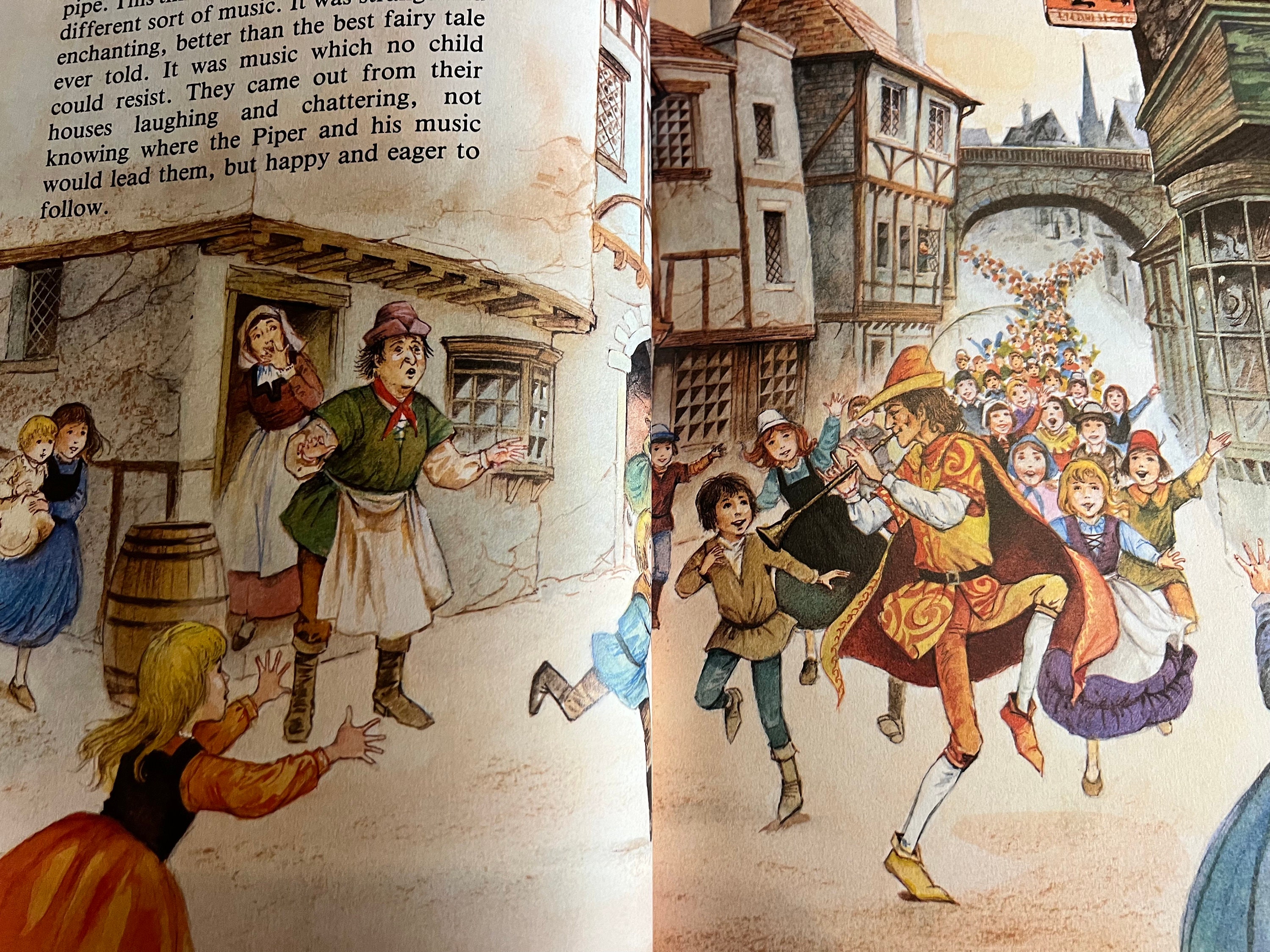 The Pied Piper of Hamelin Retold & Illustrated by John Patience Large ...