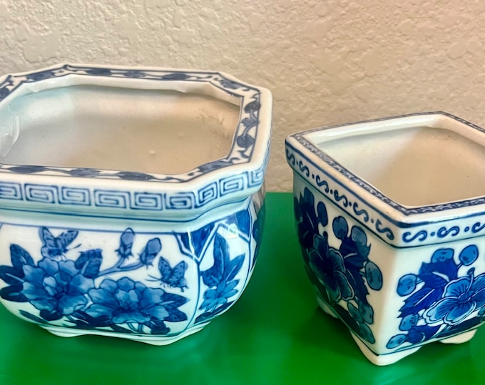 Pair of Vintage Chinoiserie Blue & White Ceramic Floral Planters ...