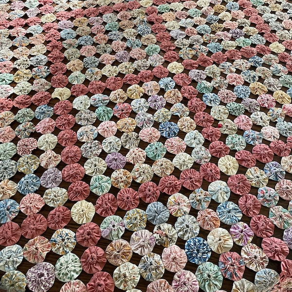 Antique Yoyo Quilt - Etsy